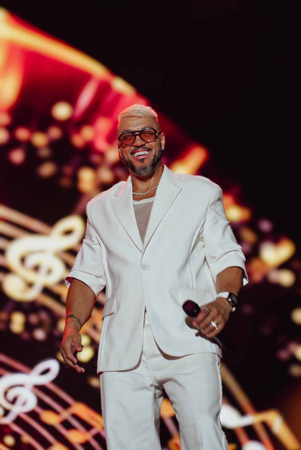 Belo e Mari Fernandez: pagode e sertanejo no fim de ano em Angra ...